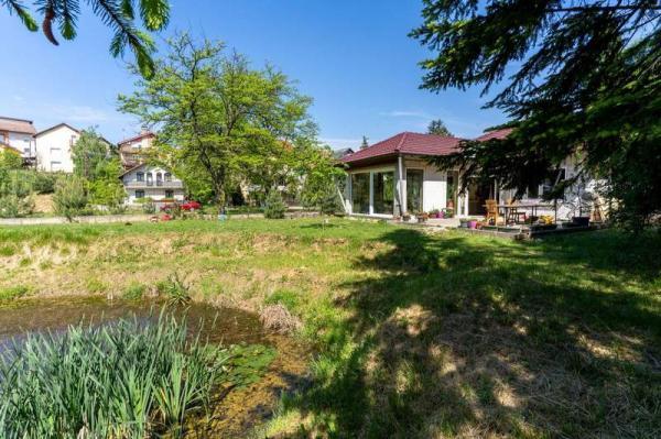 Kuća na prodaju, 272m2, 1.166.000€