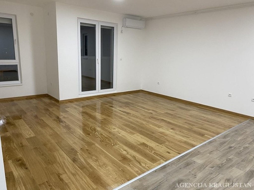 Prodaja, Stan, 74. 00m2 , Kragujevac