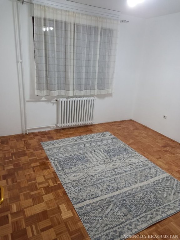 Izdavanje, Stan, 72. 00m2 , Kragujevac