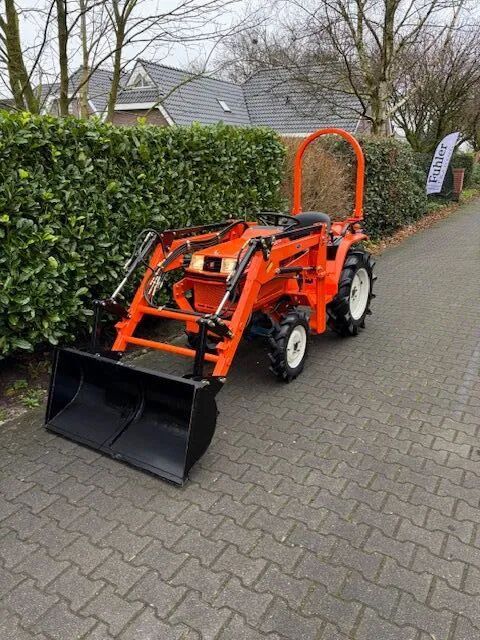 Kubota B1-15 Bulltra met voorlader, al vanaf € 99,- per maand. traktor točkaš