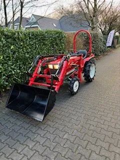 Yanmar YM1602D met voorlader, al vanaf € 99,- per maand. traktor točkaš