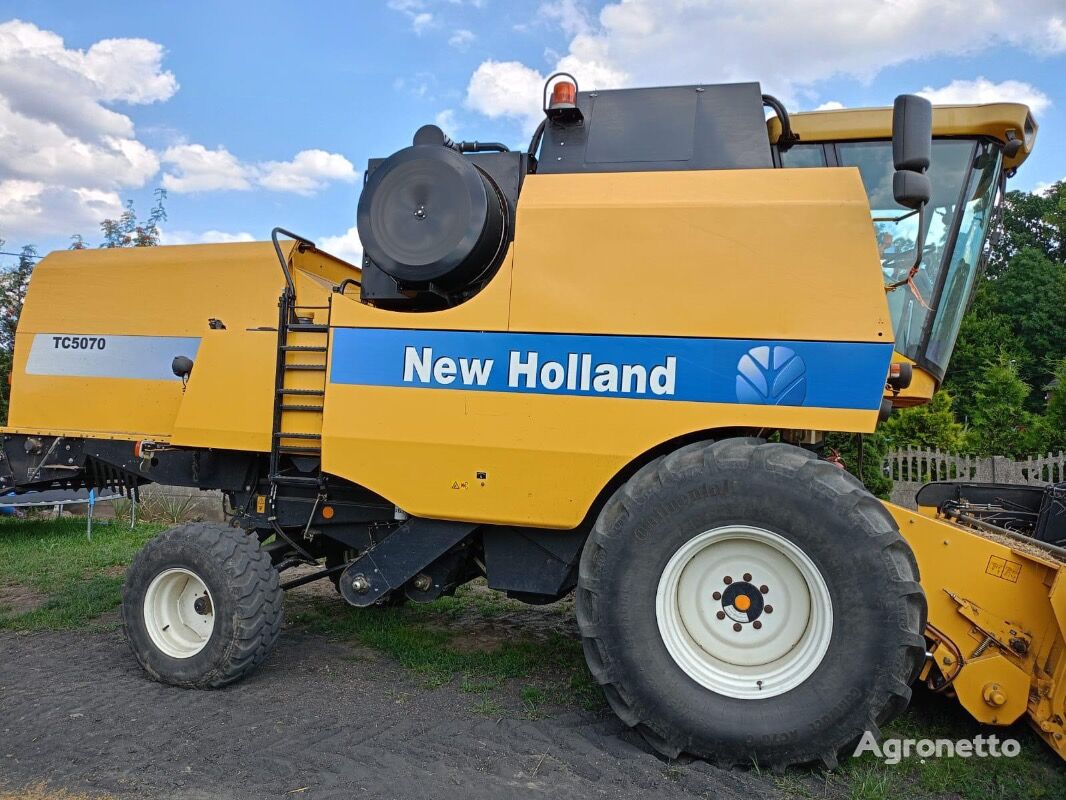 New Holland TC 5070 kombajn za žito