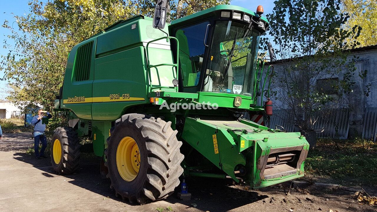 John Deere 9780i CTS+622R +telezhka+rapsovyy stol kombajn za žito