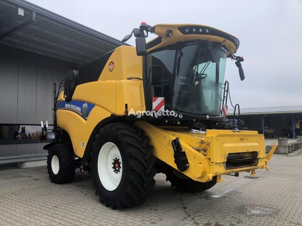 Novi New Holland CX7.90 MY19 krmni kombajn