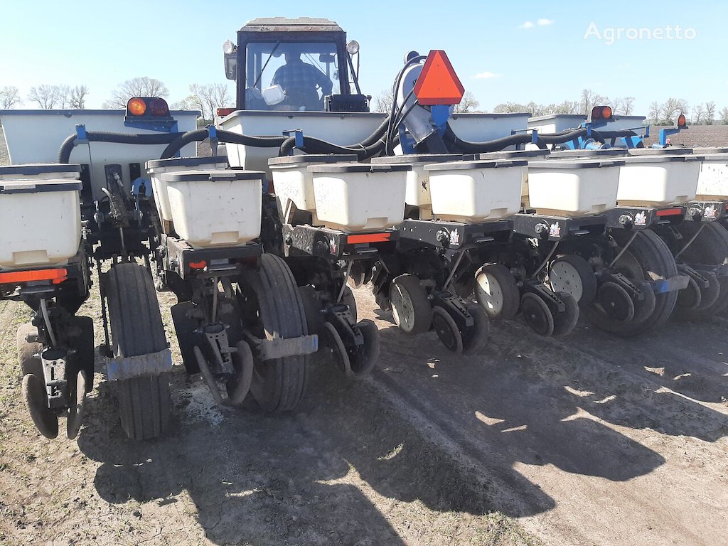 Kinze 3000 pneumatska sejalica