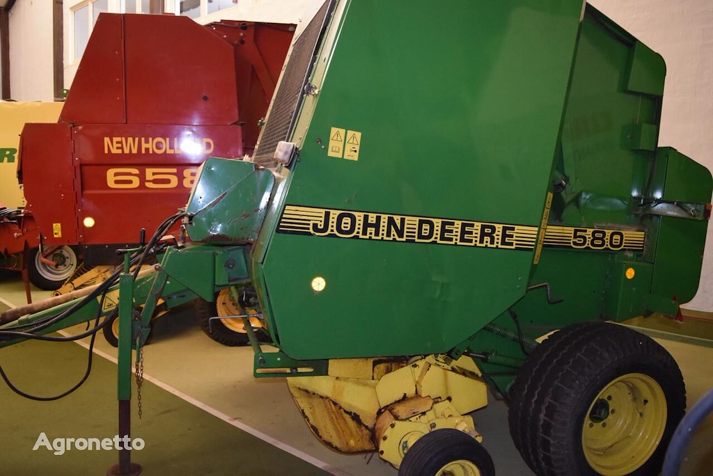 John Deere 580 balirka za okrugle bale