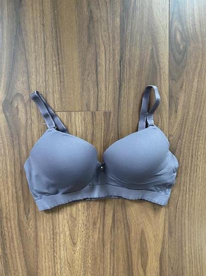 Kvalitetan brus 85b-90b nije push up ima zicu