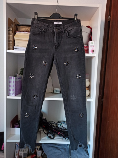 Pull Bear sive skinny farmerke sa cirkonima