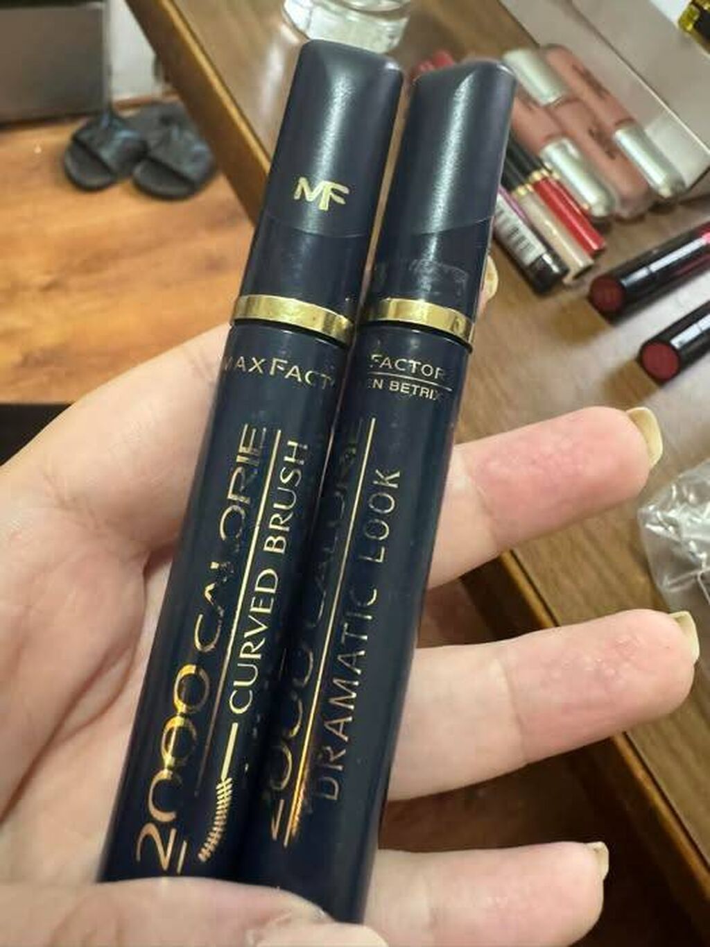 Maskare Max factor sa običnom i zakrivljenom četkicom 700 DIN Za