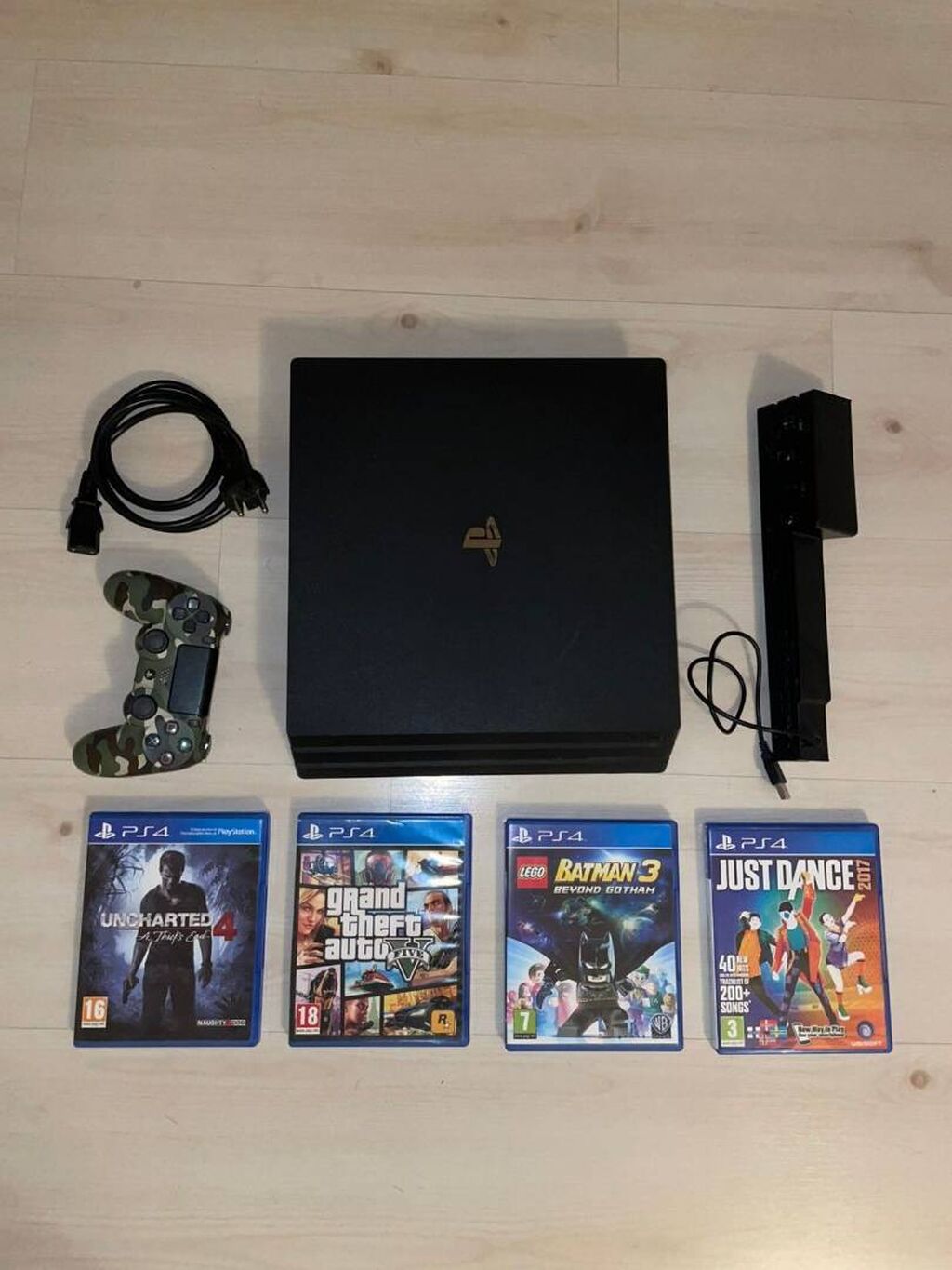 PS4 Pro. Hitna prodaja! Moguća dostava u drugi grad putem DHL-a. U