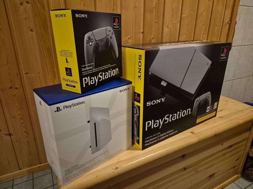 Hitna prodaja! PlayStation 5 30th Anniversary Limited Edition +