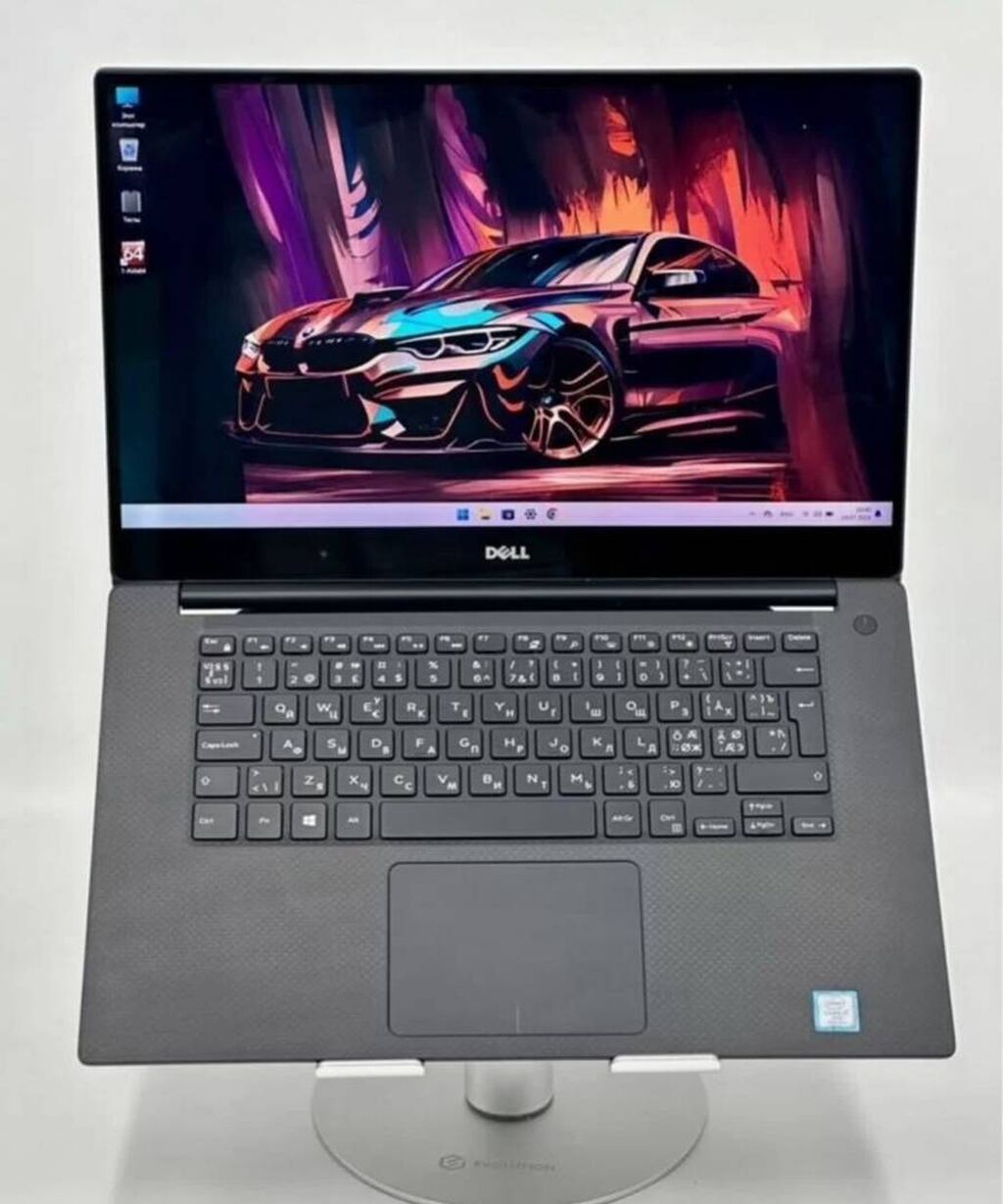 Intel Core i7, 32 GB OZU, 17 "