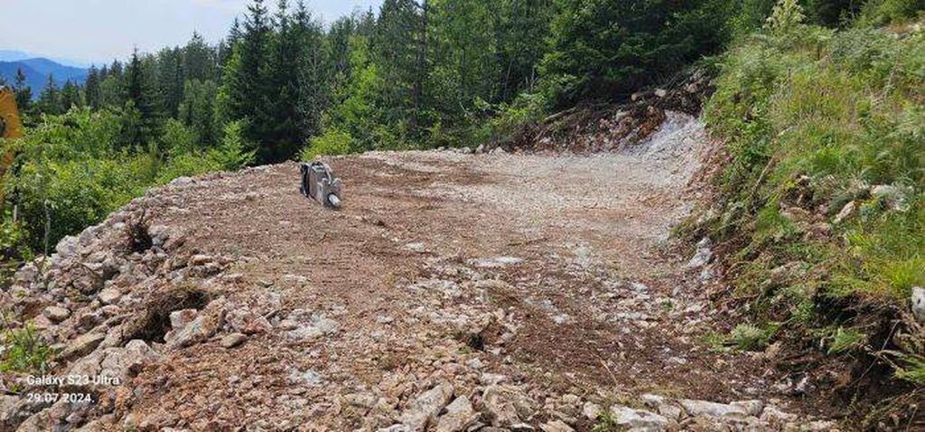 Prodajem plac na Tari-Sekulić, 5.5ari sa pogledom na Zaovinsko