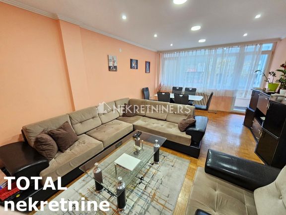 Trosoban stan NOVI SAD, 185300€