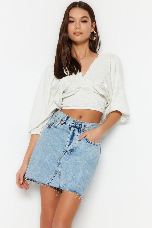 TRENDYOL ECRU ELASTIC BALLOON SLEEVE V-NECK WRAP/TEXTURED CROP KNITTED BLOUSE