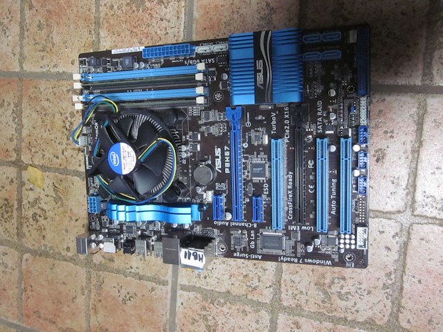 MB11.ASUS P8H67 sa i5-2400 i 4GB DDR3 memorije