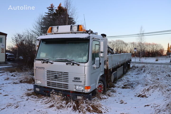 Prodaje se Volvo FL10 6X2 kamion s ravnom platformom na aukciji