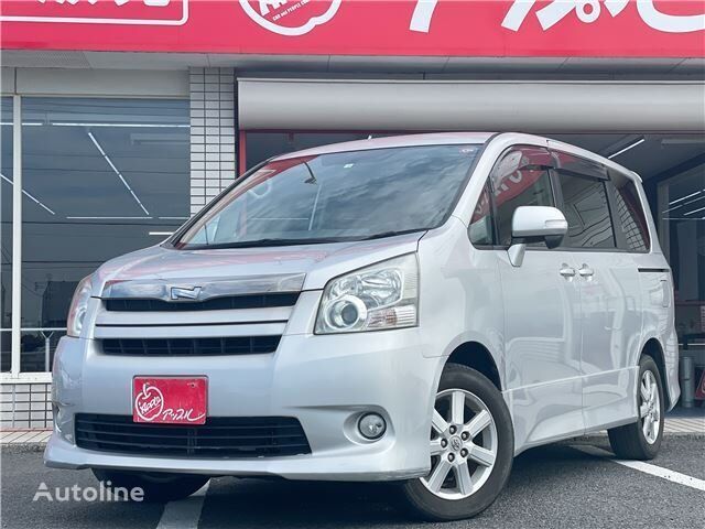 Toyota NOAH putnički minibus