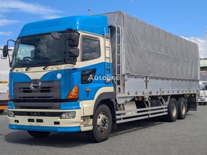 Hino PROFIA kamion s ceradom