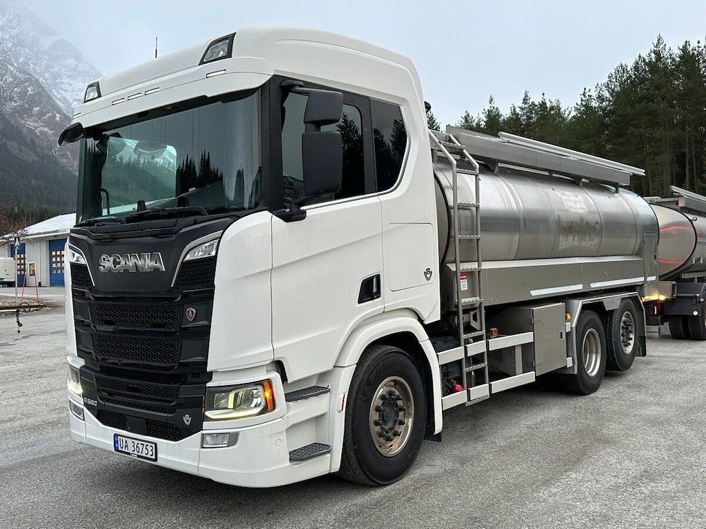 Prodaje se Scania R580 autocisternu na aukciji