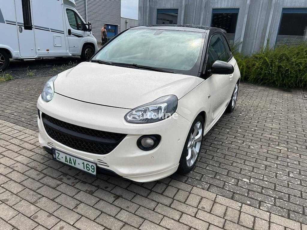 Prodaje se Opel Adam hečbek na aukciji