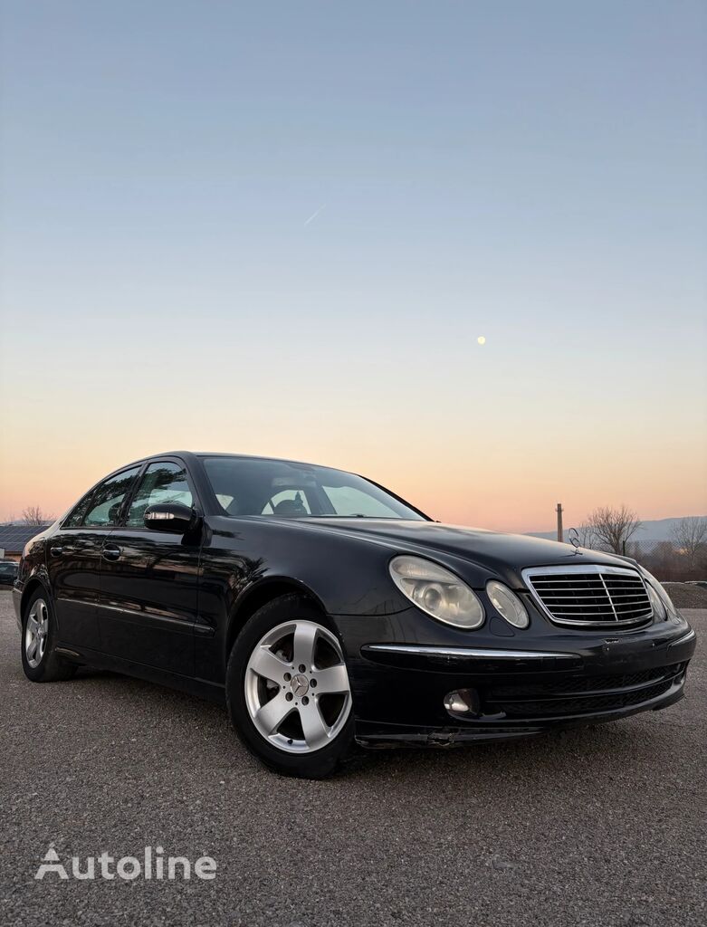 Mercedes-Benz E 220 sedan