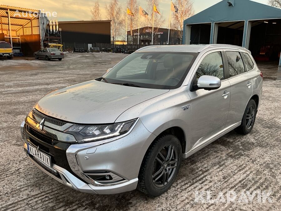 Prodaje se Mitsubishi Outlander hybrid krosover na aukciji