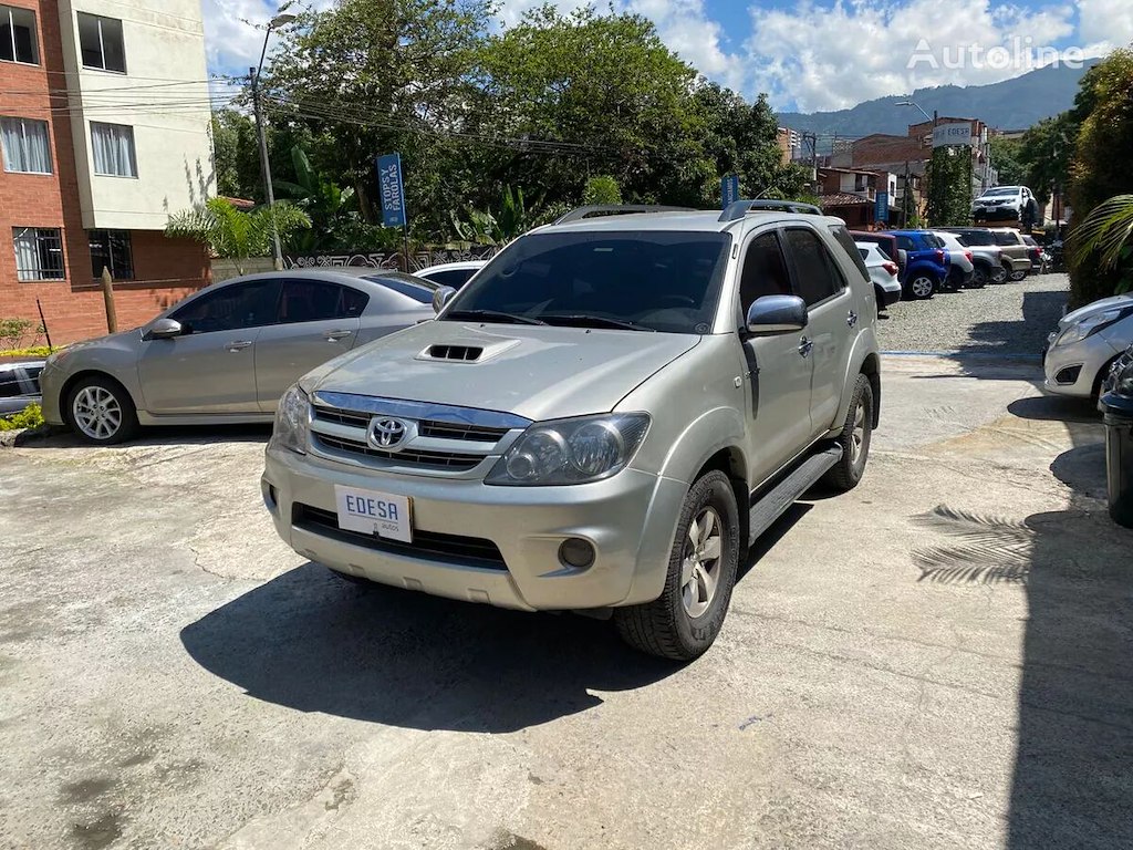 Toyota Fortuner krosover