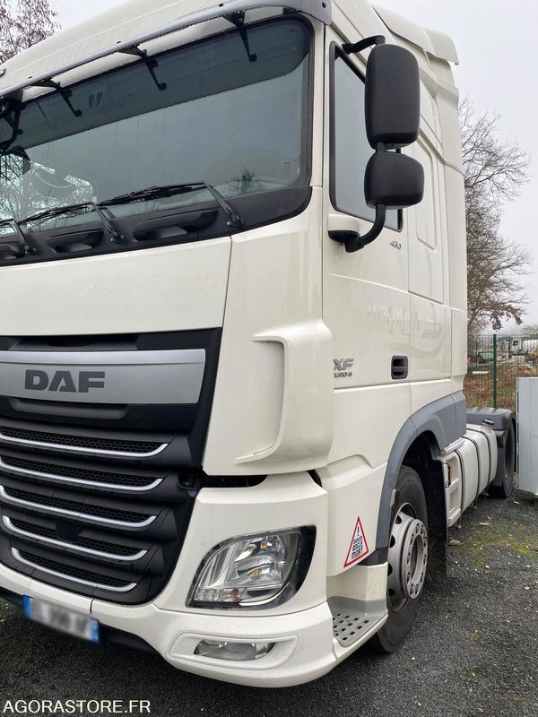 Prodaje se DAF XF460 tegljač na aukciji