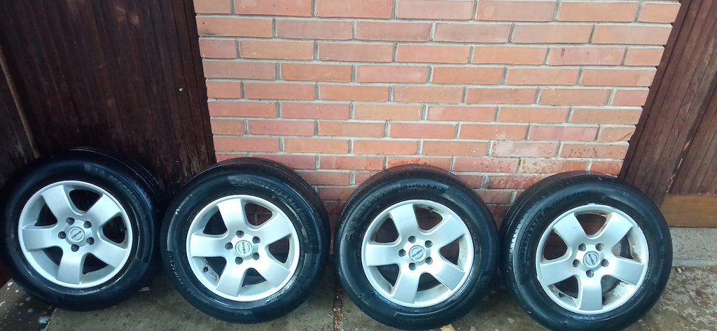 Alu felne Enzo R15 u kompletu sa odličnim gumama Michelin Primacy 4