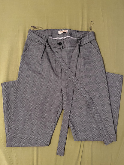 Karirane pantalone NOVE