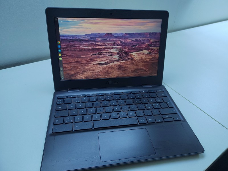 Chromebook - Asus C204E - model 2019 - spreman za rad