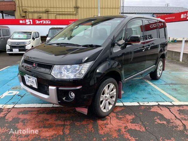 Mitsubishi DELICA D:5 minivan