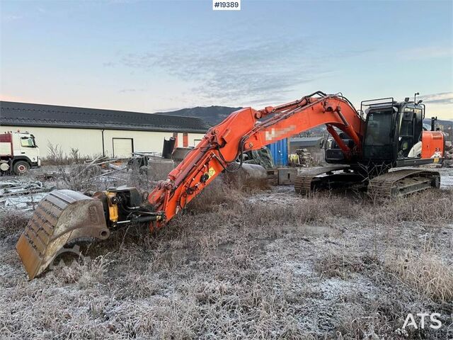 Bager za puzanje
Hitachi ZX210LC-6 excavator w/ GPS, two buckets, rototilt