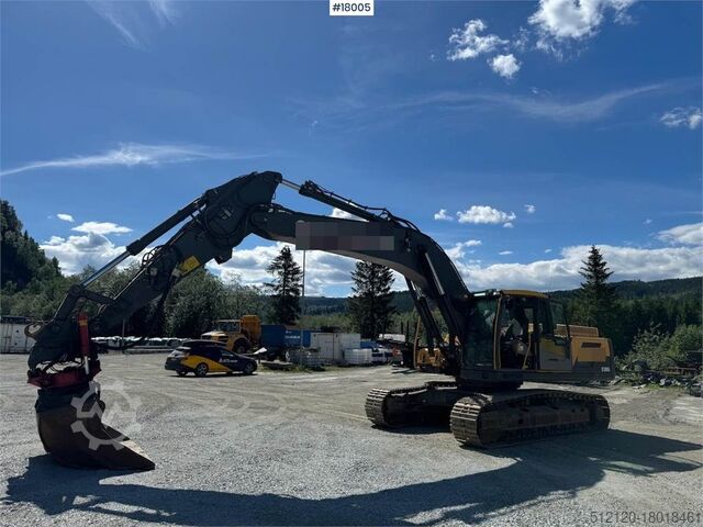 Bager za puzanje
Volvo EC300 DL Tracked excavator w/ 2 buckets, tilt and