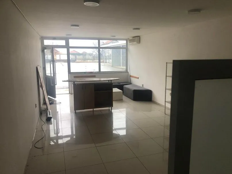 Izdavanje, poslovni prostor, 400m2, Batajnica, Beograd