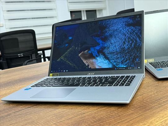 Laptop plus miš gratis