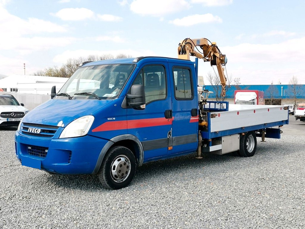 IVECO Daily 50C18 Doka Flatbed + Crane Effer 3700-2S kamion s ravnom platformom < 3.5t