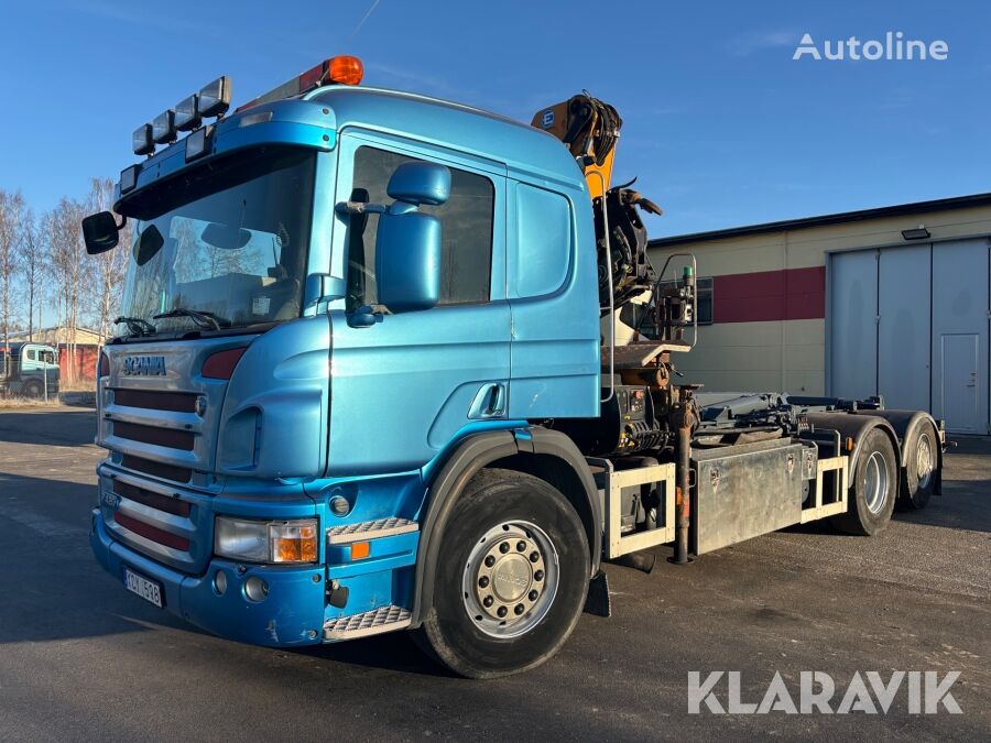 Prodaje se Scania P420LB rol kiper sa kukom na aukciji