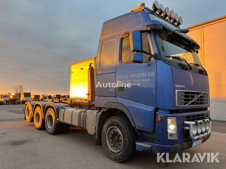 Prodaje se Volvo FH 520 rol kiper sa kukom na aukciji