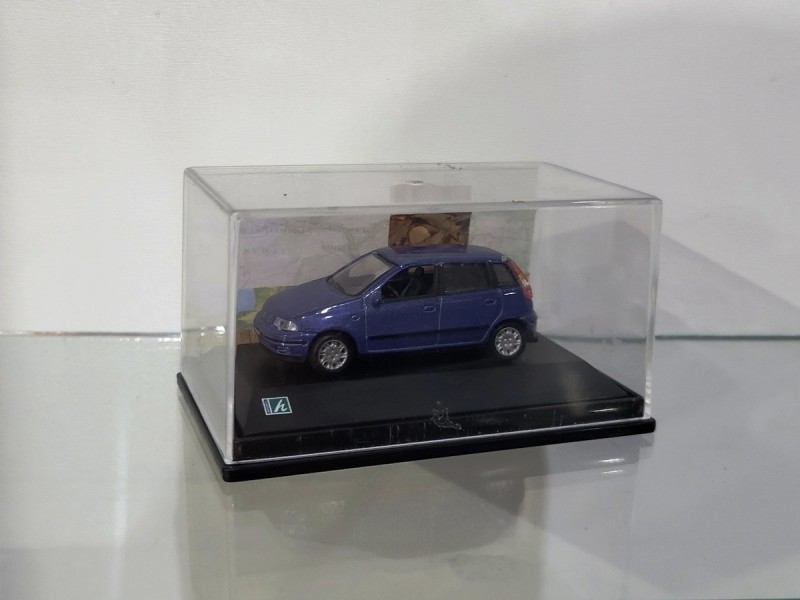 1/72 Fiat Punto Hongwell