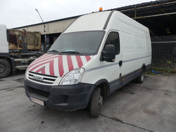 Prodaje se IVECO Daily minibus furgon na aukciji