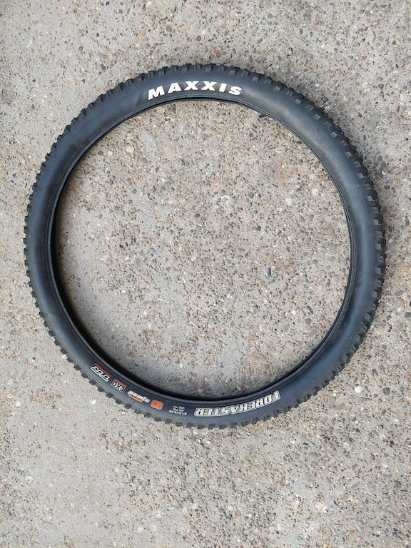 Maxxis Forecaster 27.5×2.35