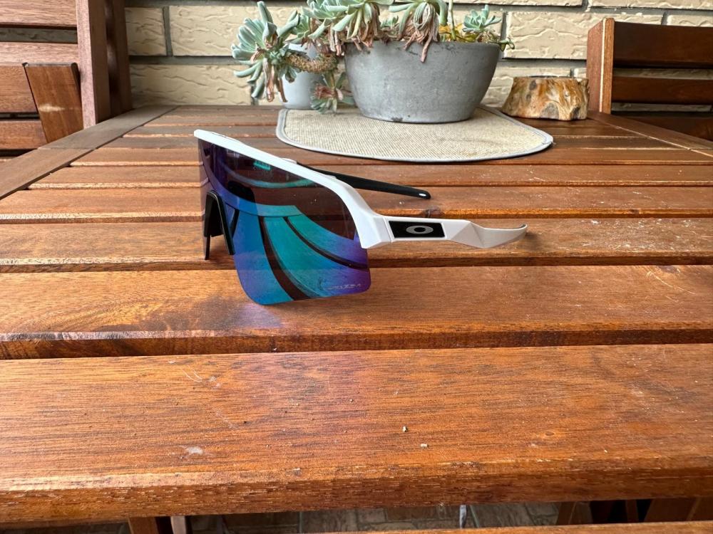 Oakley Sutro lite sweep