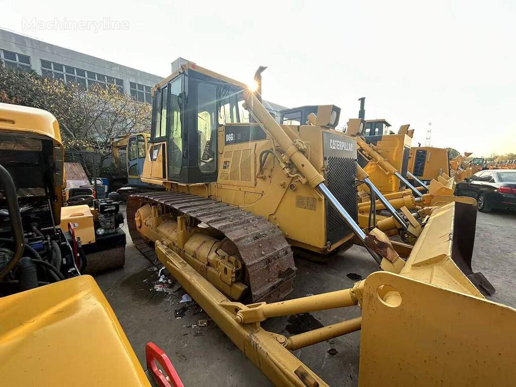 Caterpillar D6G2 buldožer