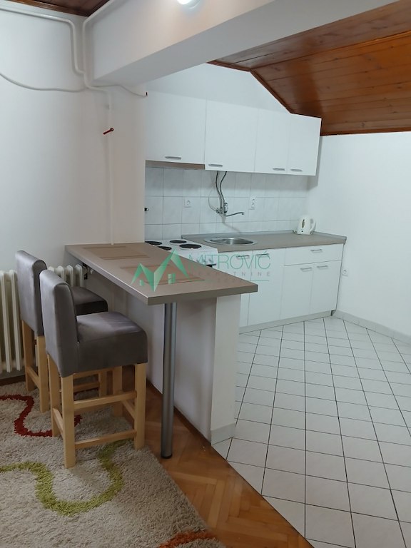 Izdavanje, Stan, 42m2 , Centar