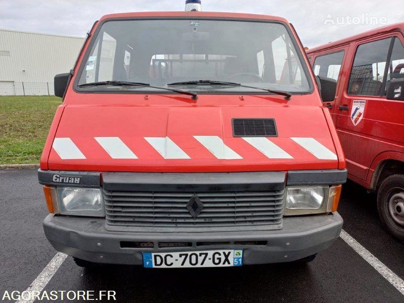 Prodaje se Renault TRAFIC kamion s ravnom platformom < 3.5t na aukciji