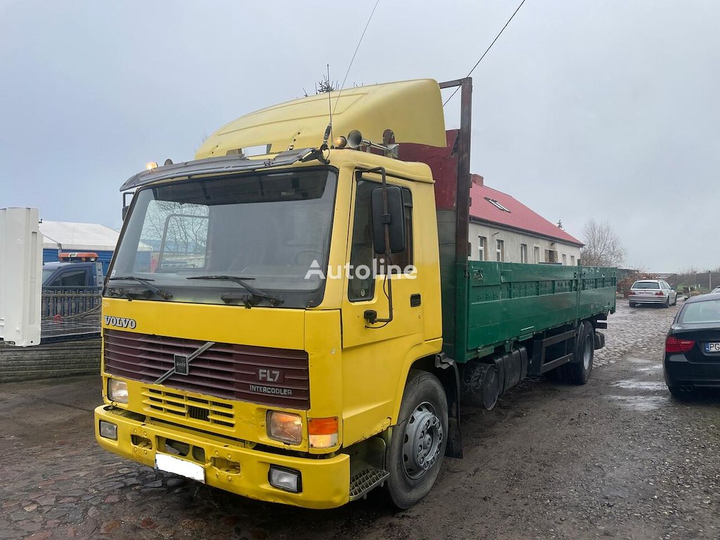 Volvo FL7 260 kamion s ravnom platformom