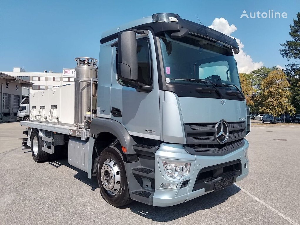 Mercedes-Benz Antos 1833 Fish transporter kamion za prevoz stoke