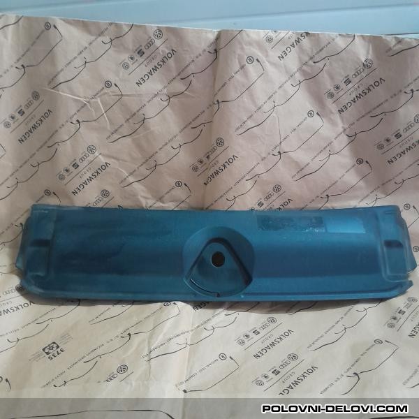 Audi A4 B9 Plasticni Poklopac Iznad Prsa